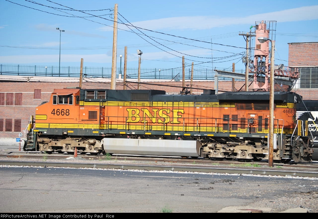 BNSF 4668